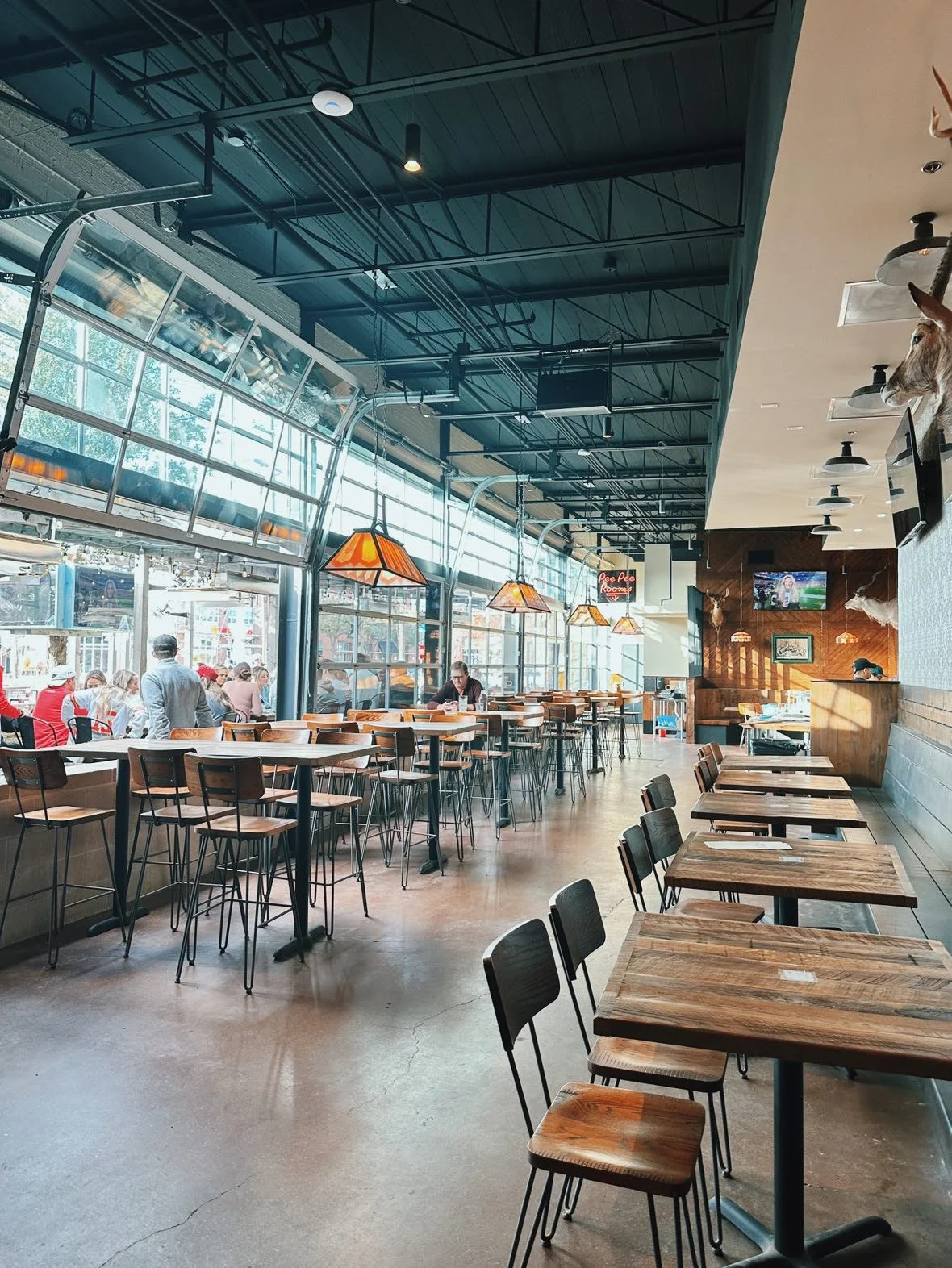 Dallas — River Pig Saloon