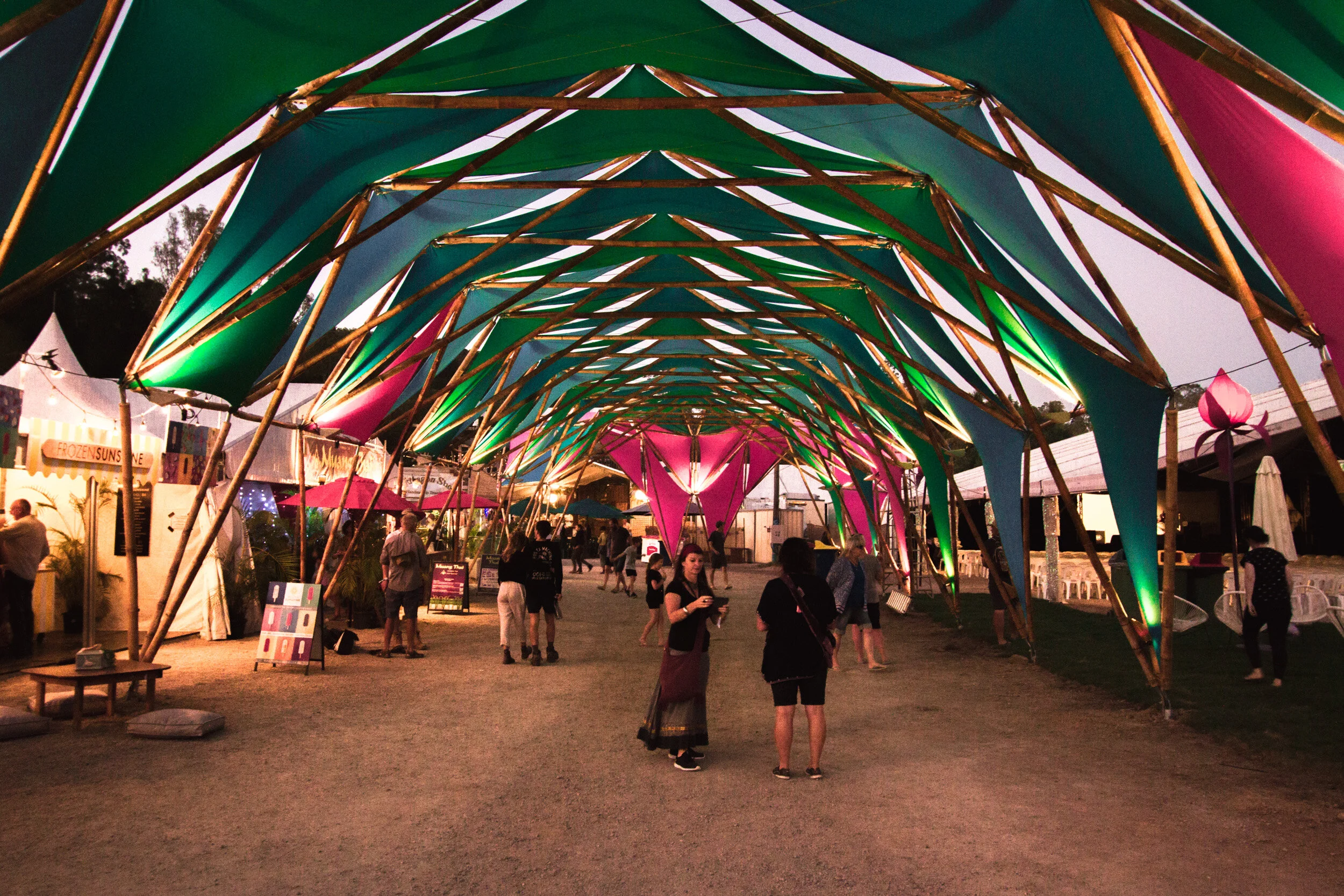 Shade parade II — Cave Urban