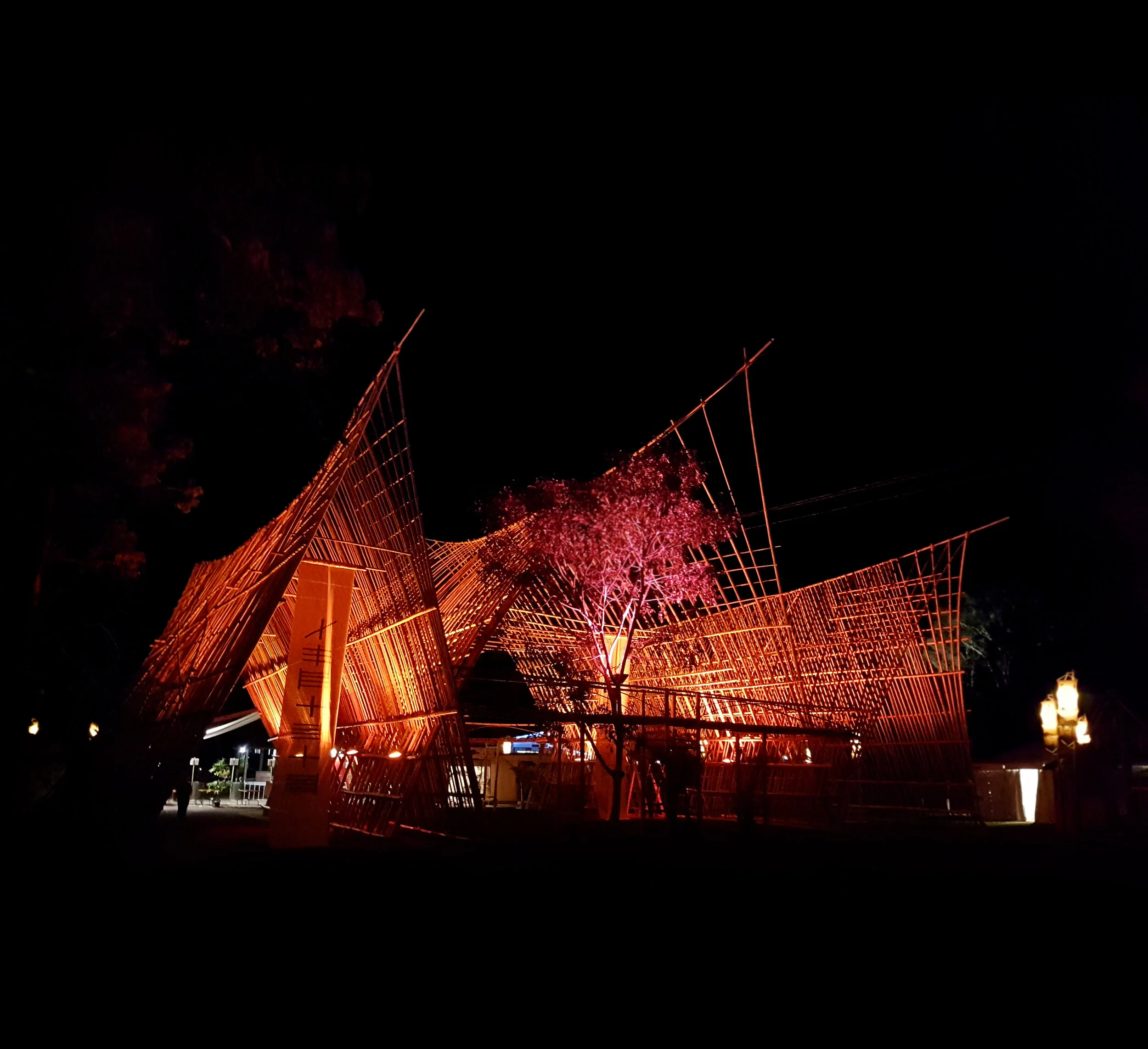 Makassan w. Amir Rabik — Cave Urban