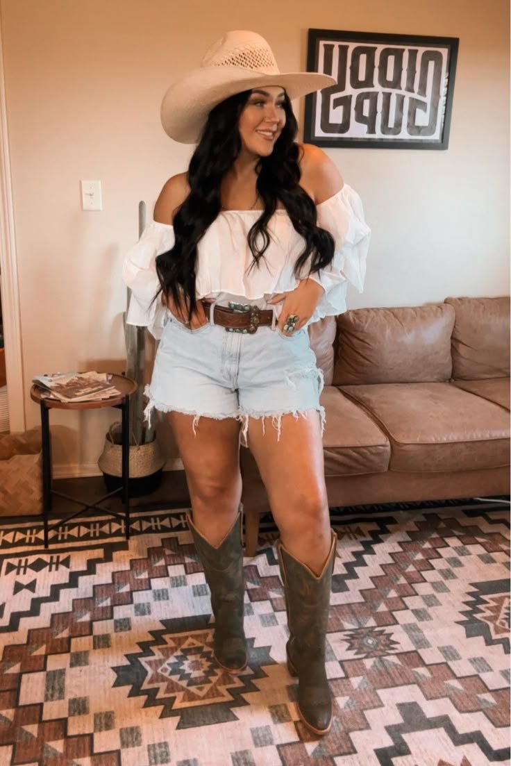 20+ Chic Cowgirl Outfit Ideas - What to Wear to the Houston Rodeo — ASHLINA KAPOSTA
