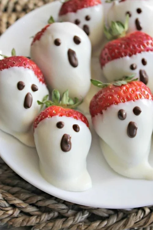 25 Spooky & Delicious Halloween Party Food Ideas You’ll Want To ...