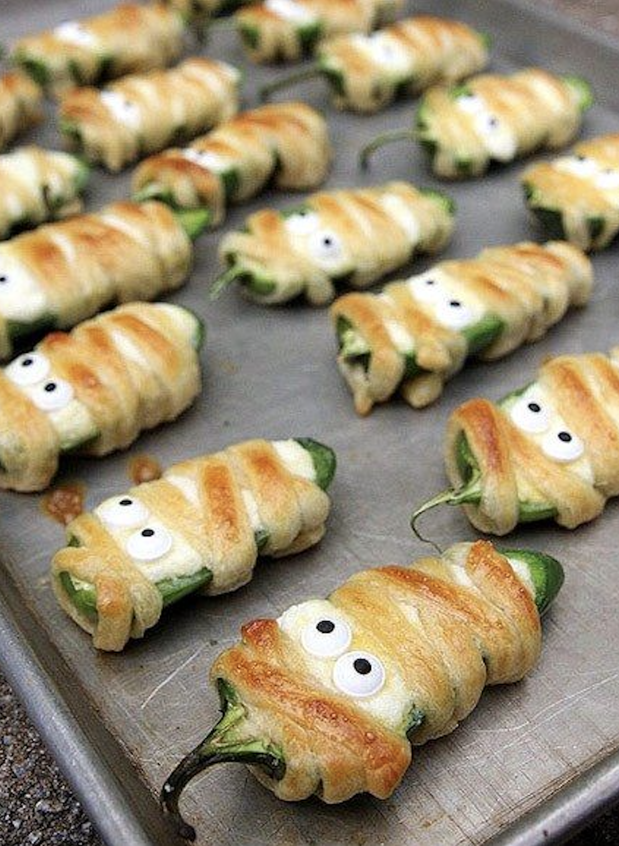 25 Spooky & Delicious Halloween Party Food Ideas You’ll Want To ...