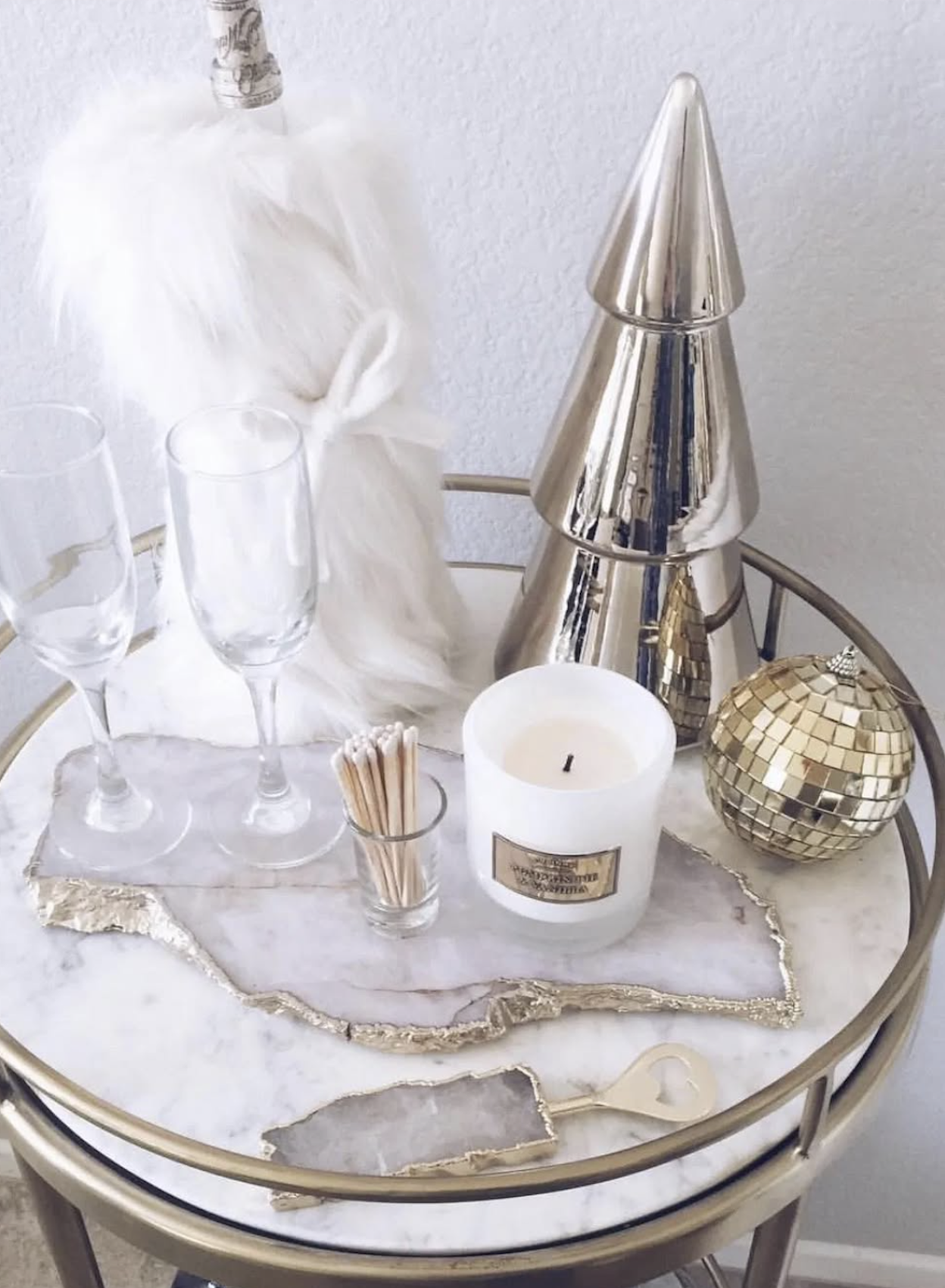 21+ Dazzling Christmas bar cart styling ideas To Elevate Your Christmas ...