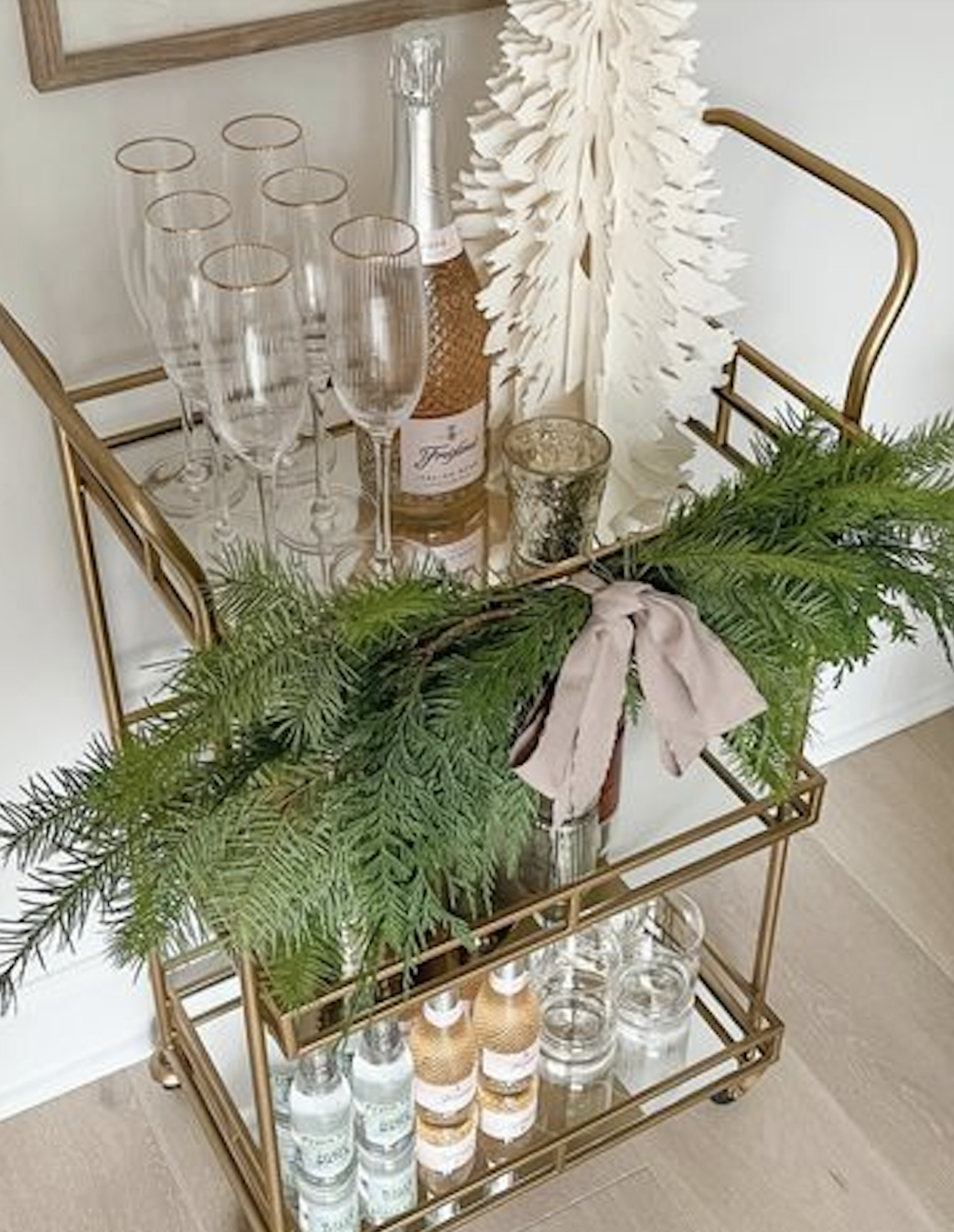 21+ Dazzling Christmas bar cart styling ideas To Elevate Your Christmas ...
