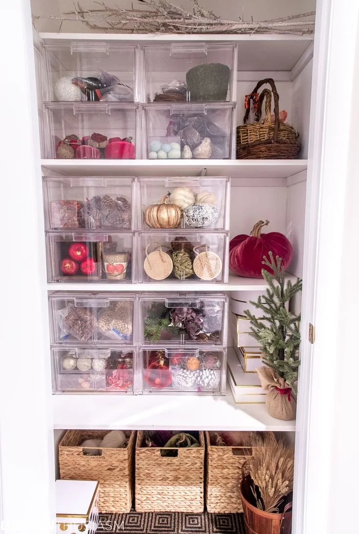 15+ GENIUS SMALL SPACE CHRISTMAS DECOR STORAGE HACKS AND ORGANIZATION ...