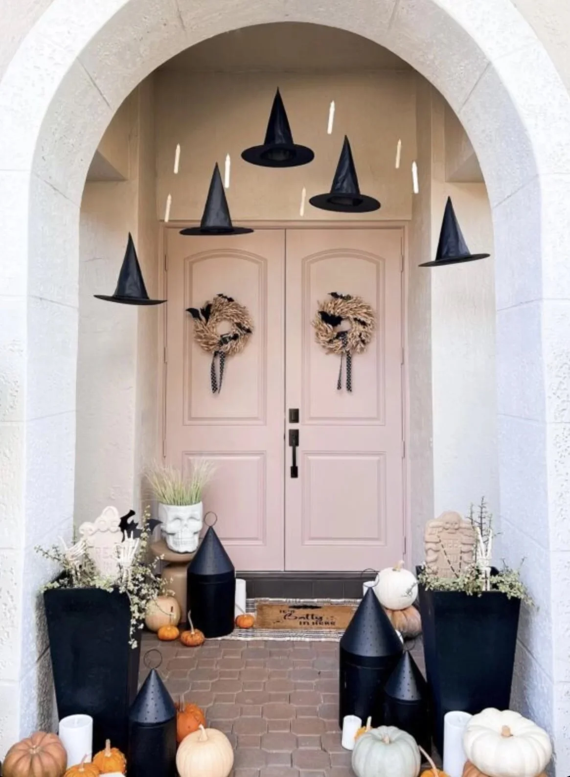 15+ CHIC Halloween Front Door Decor Ideas You Will Want To Copy ...