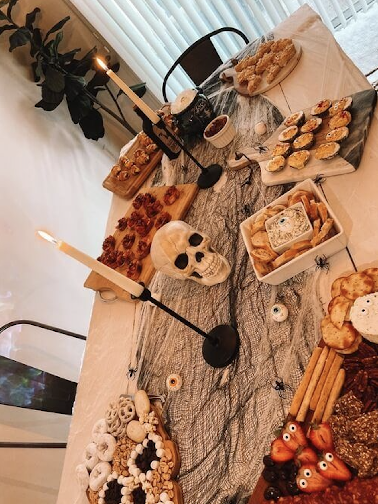 25 Spooky & Delicious Halloween Party Food Ideas You’ll Want To ...