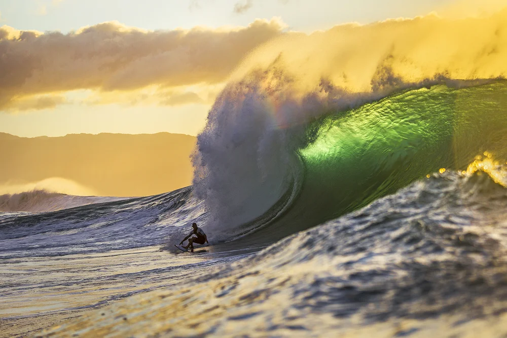 Kelly Slater Surfing Pipeline