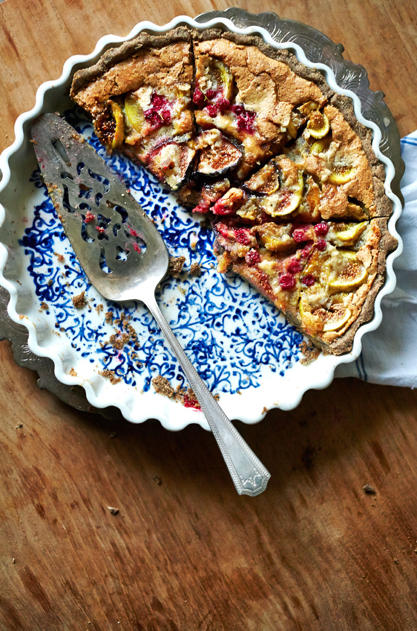 FIG AND HAZELNUT CREME TART WITH BUCKWHEAT CRUST — SK