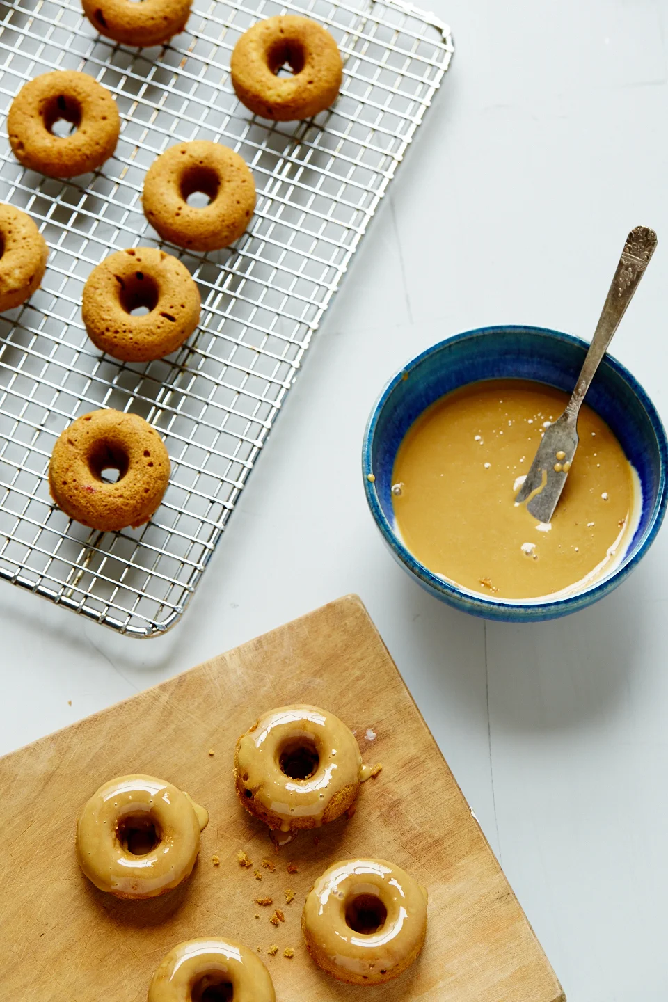 MINI MAPLE SPICED DOUGHNUTS WITH MOLASSES GLAZE (Gluten & dairy-free) — SK