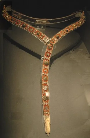 Five pieces of 14th century jewellery I would really like to recreate ...