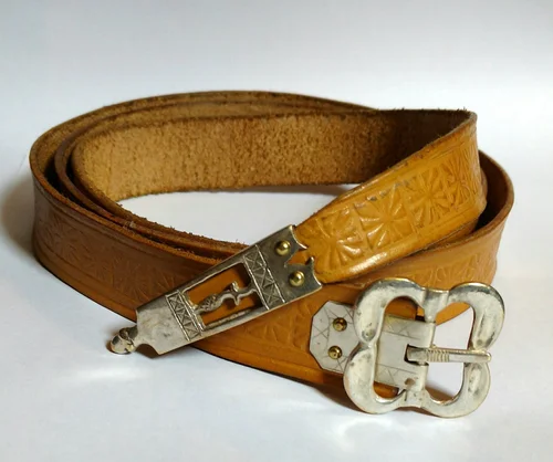 All about (medieval) belts — Handmade Revolution