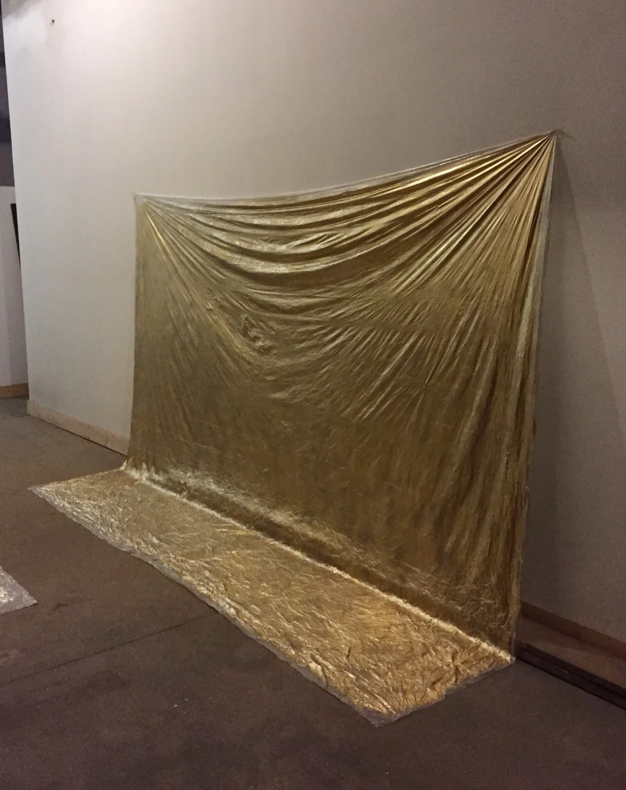 Super fast, incredibly cheap gold backdrop! — Handy Dandy Productions
