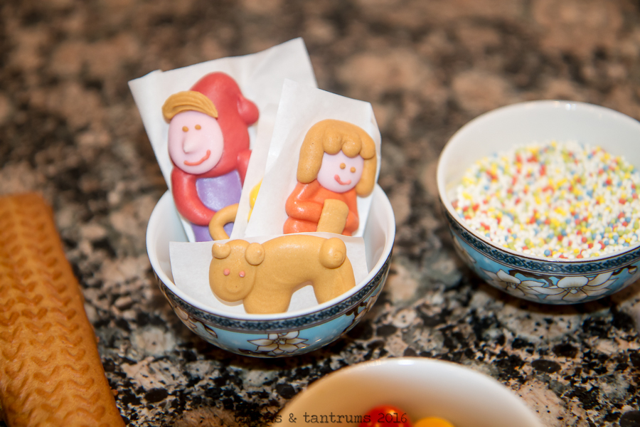 Christmas Activity: Gingerbread House + Printable — Tiaras & Tantrums