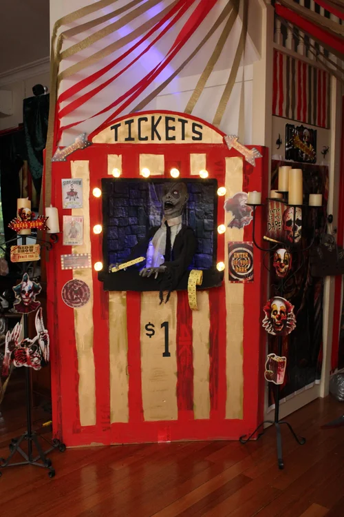 Haunted Carnival Props