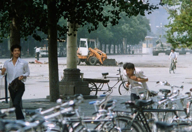 Incredible Un-Cropped Version Of The 'Tank Man' Photo — PiqueShow