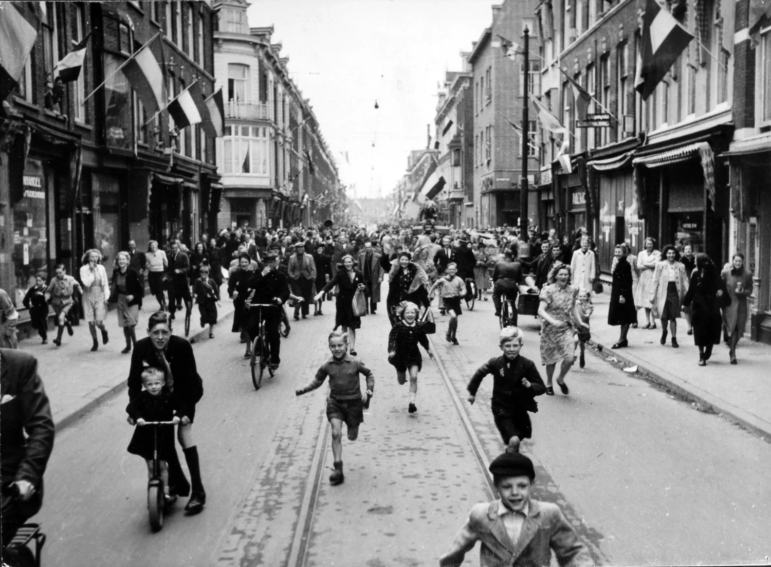 Bevrijdingsdag: Dutch Citizens Celebrating Liberation Of The ...
