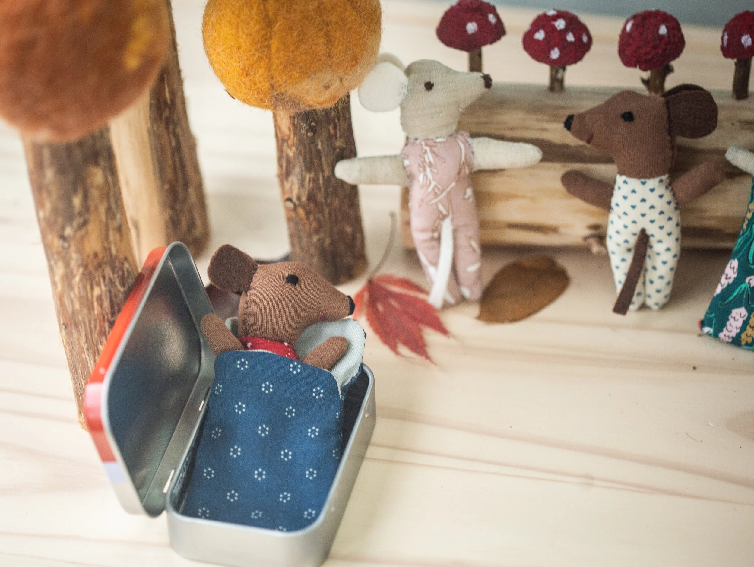 Mouse in a Tin with a FREE Pattern | @Niños.and.Nature — mini style