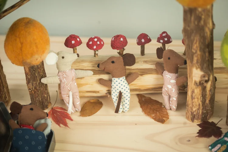 Mouse in a Tin with a FREE Pattern | @Niños.and.Nature — mini style