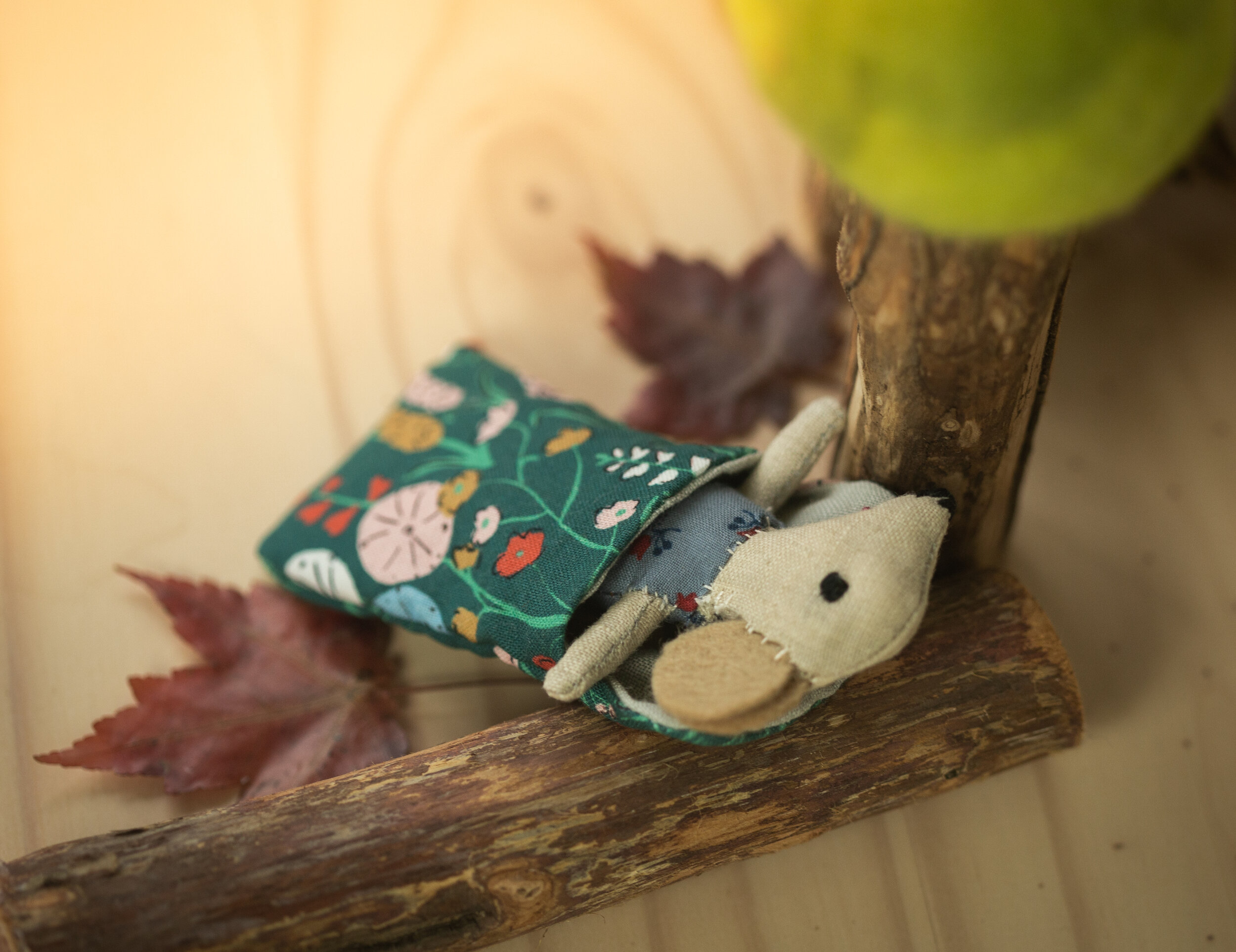 Mouse in a Tin with a FREE Pattern | @Niños.and.Nature — mini style