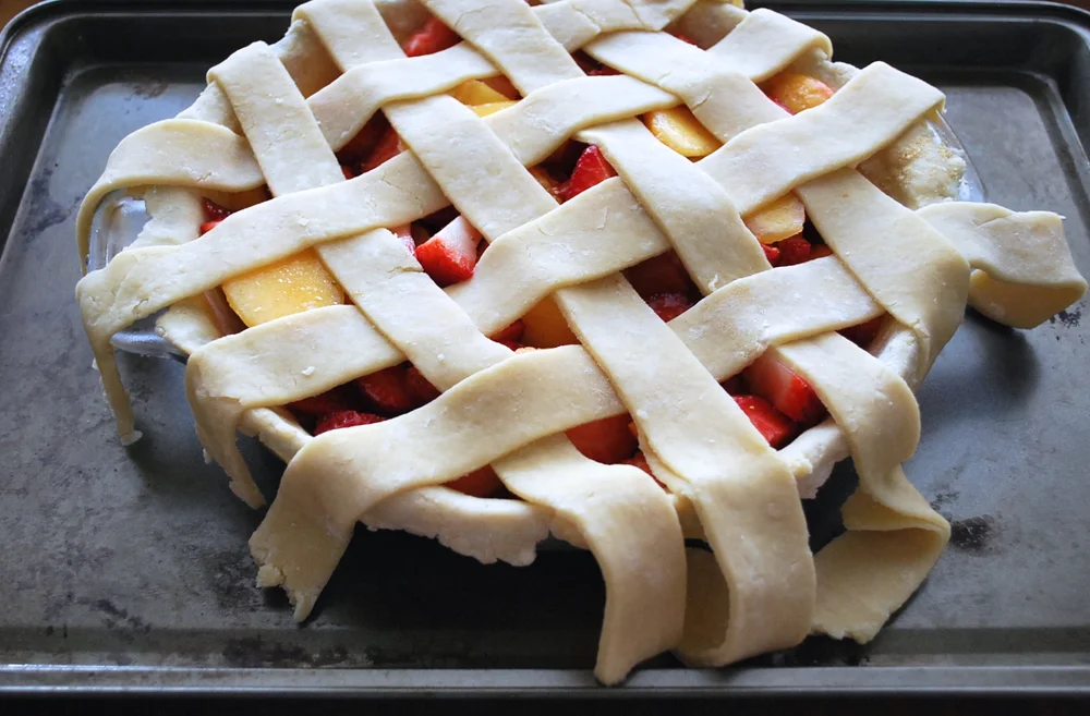PEACH STRAWBERRY CARDAMOM PIE — 600 ACRES