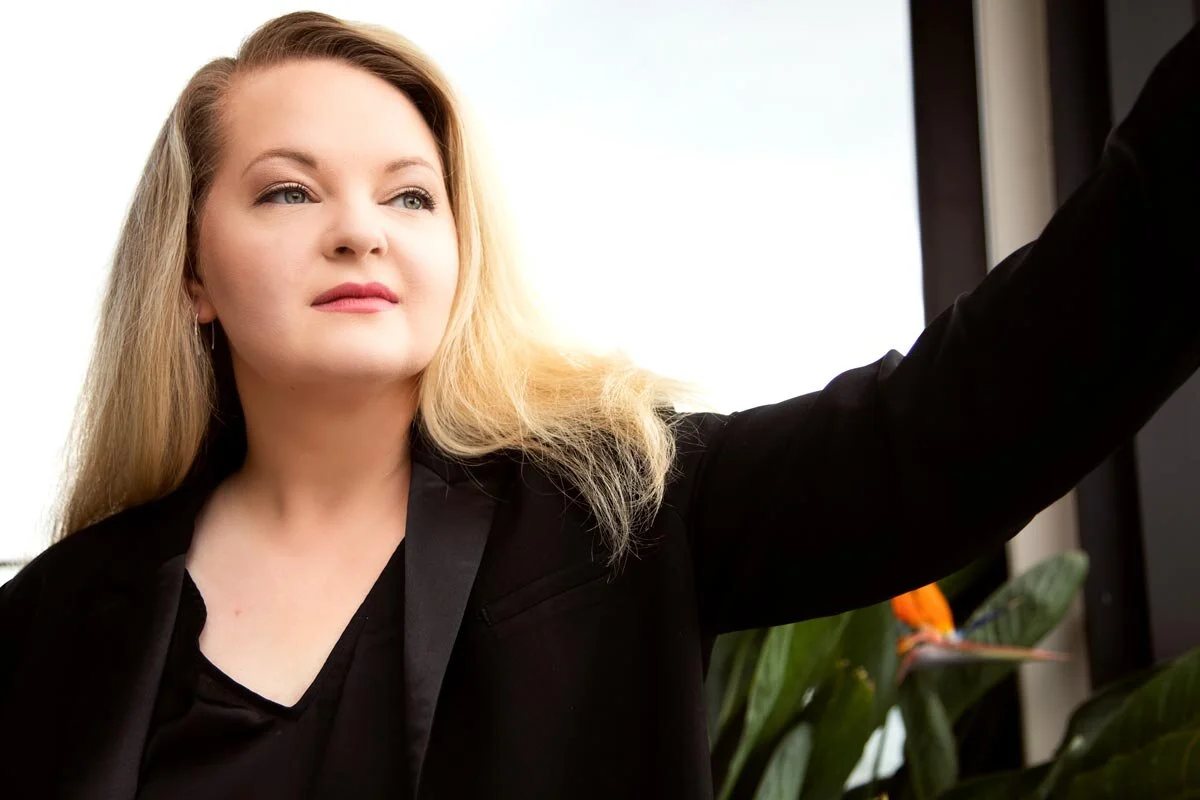 Elizabeth DeShong – Mezzo-soprano