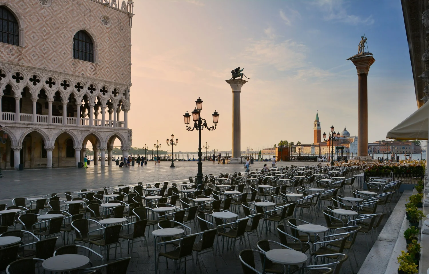 Discovering Venice's Most Romantic Restaurants: A Visual Feast