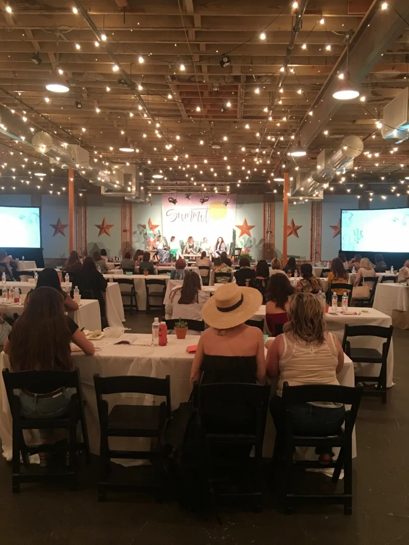 MODERN VINTAGE STYLE - FLEA STYLE SUMMIT — The Vintage Round Top