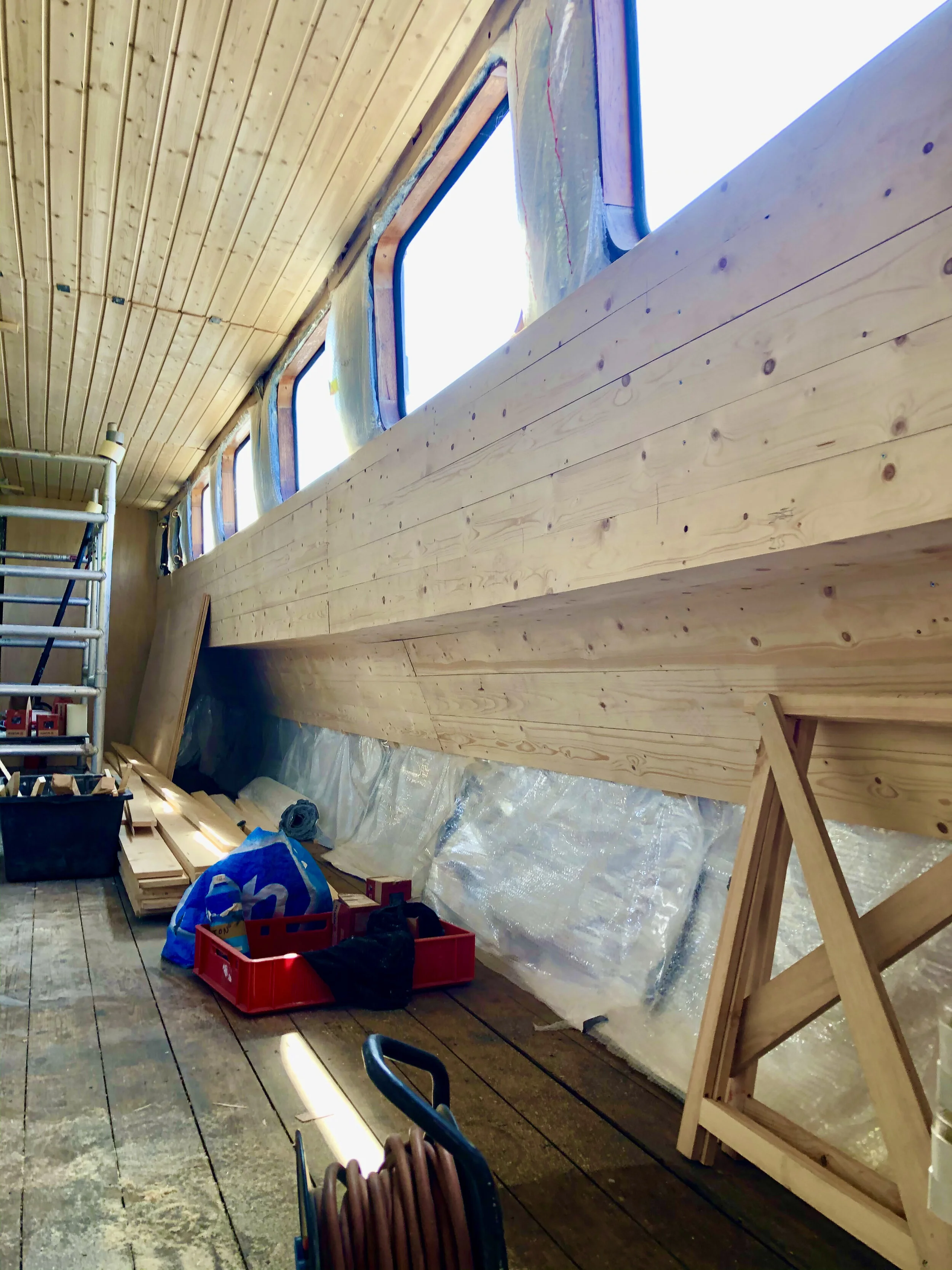 Dutch barge conversion — hellyscholten.com