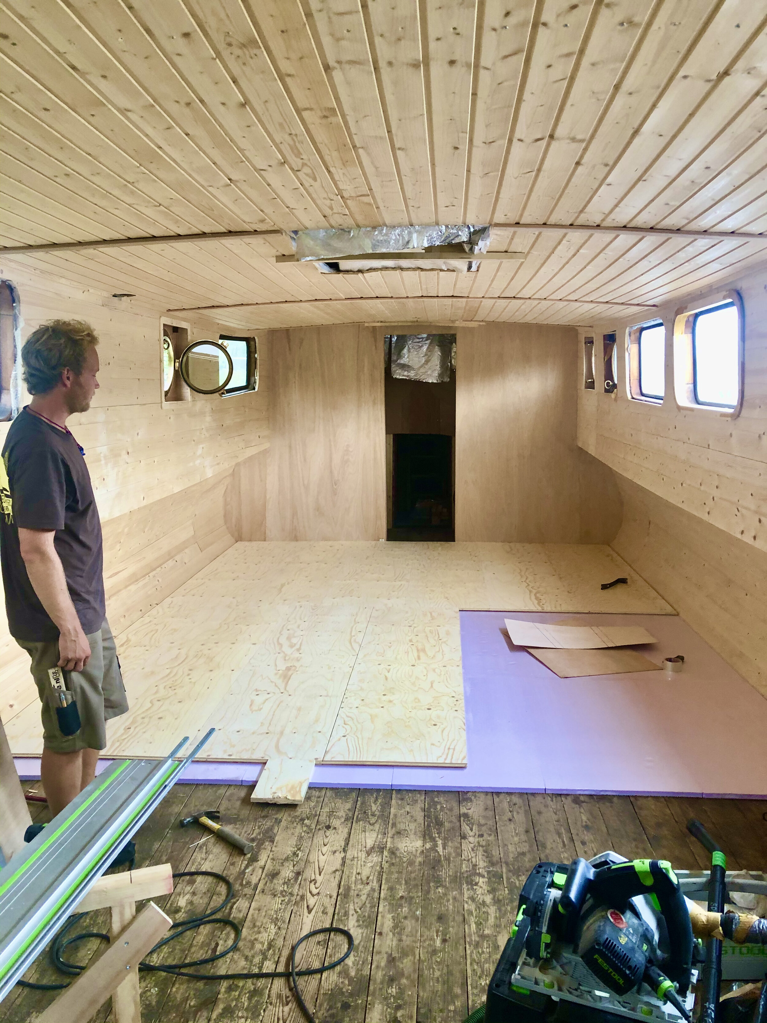 Dutch barge conversion — hellyscholten.com