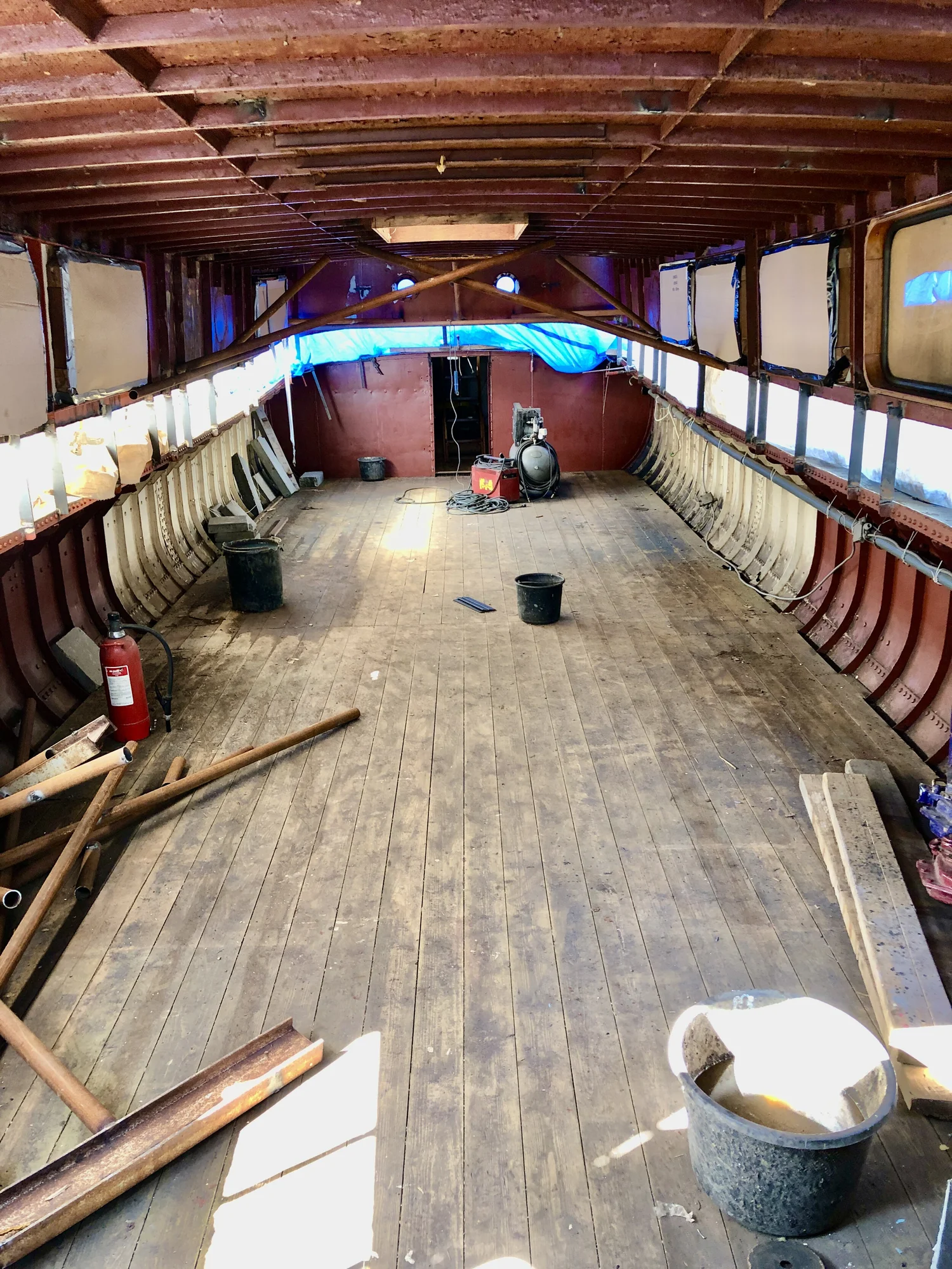 Dutch barge conversion — hellyscholten.com