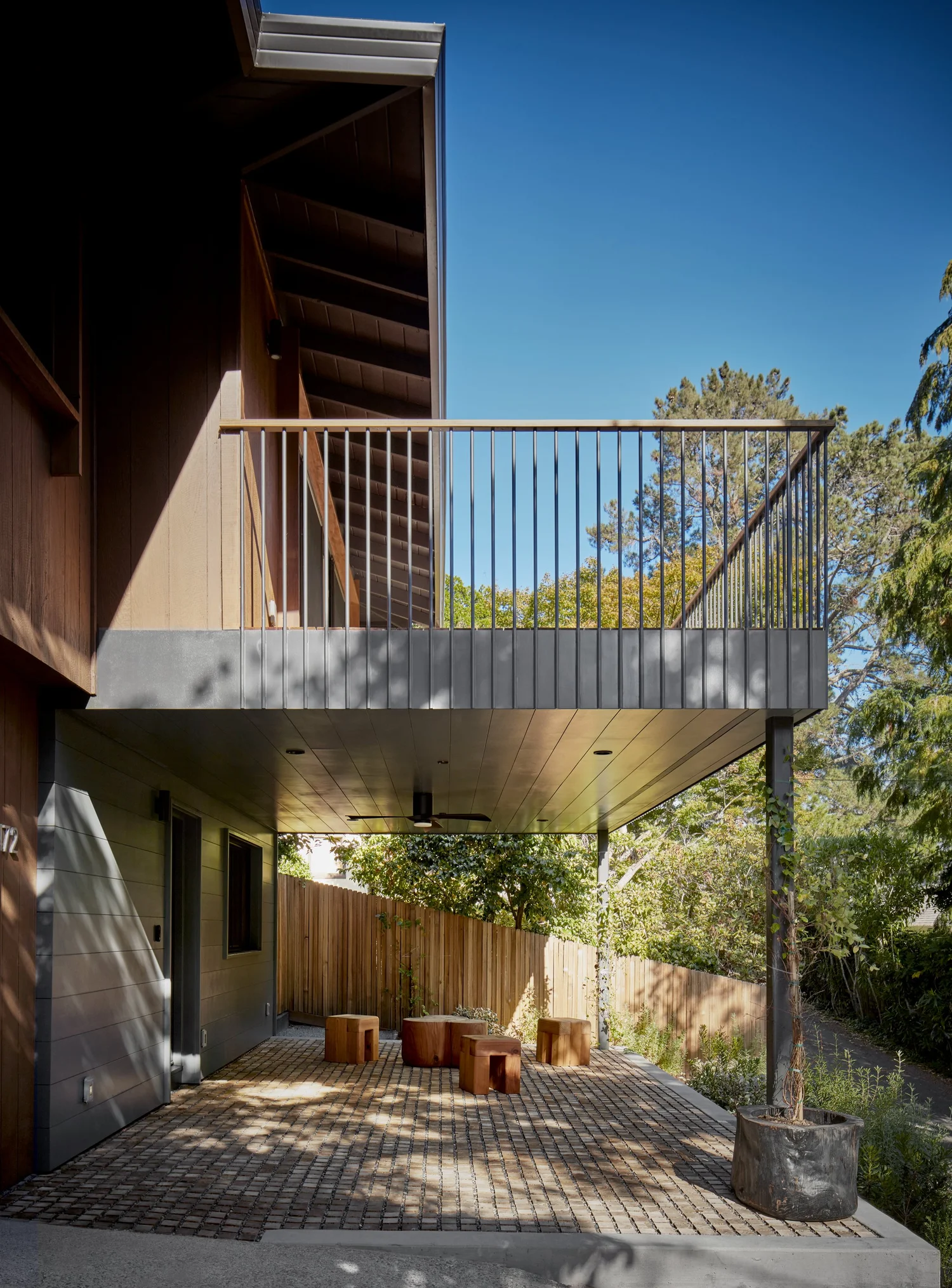 modern front porch in san anselmo — building Lab