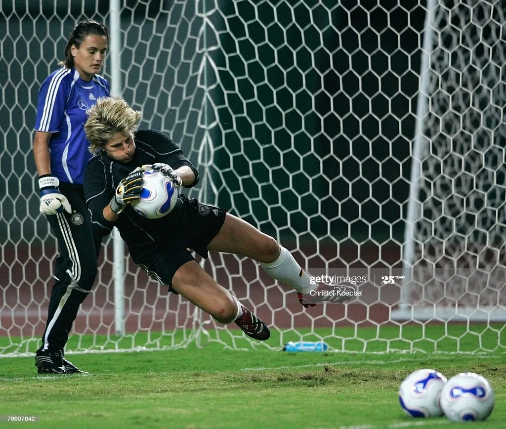 Women's Goalkeeper Hall of Fame Bios (2000-2009) — EVERYBODY SOCCER
