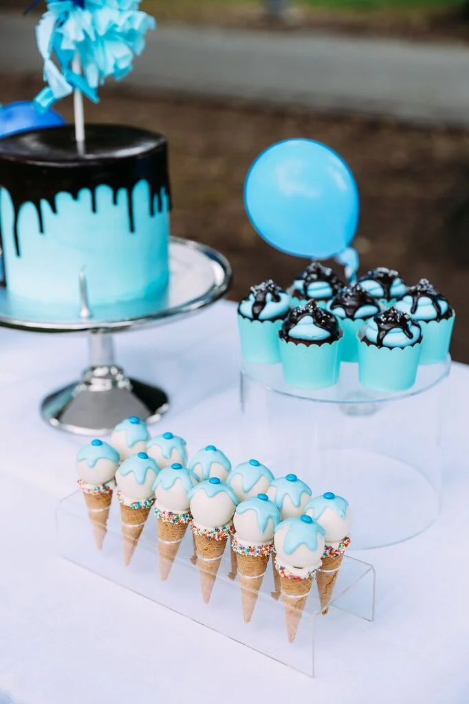 Set of 6 Round Acrylic Risers Hire — Burnt Butter Cakes