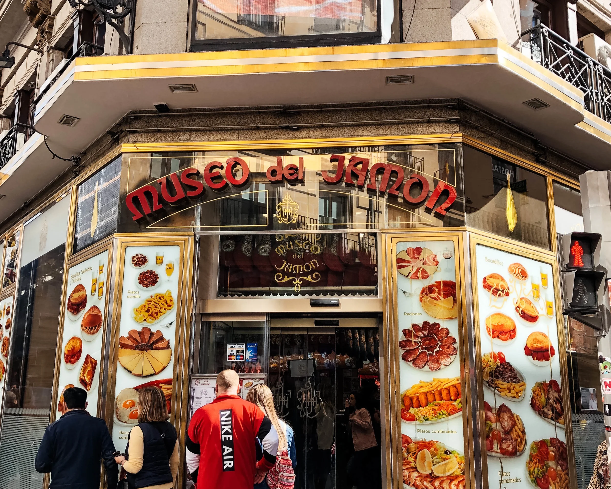 Museo del Jamón, o Tradicional Sanduíche de Presunto de Madri - Eduardo ...