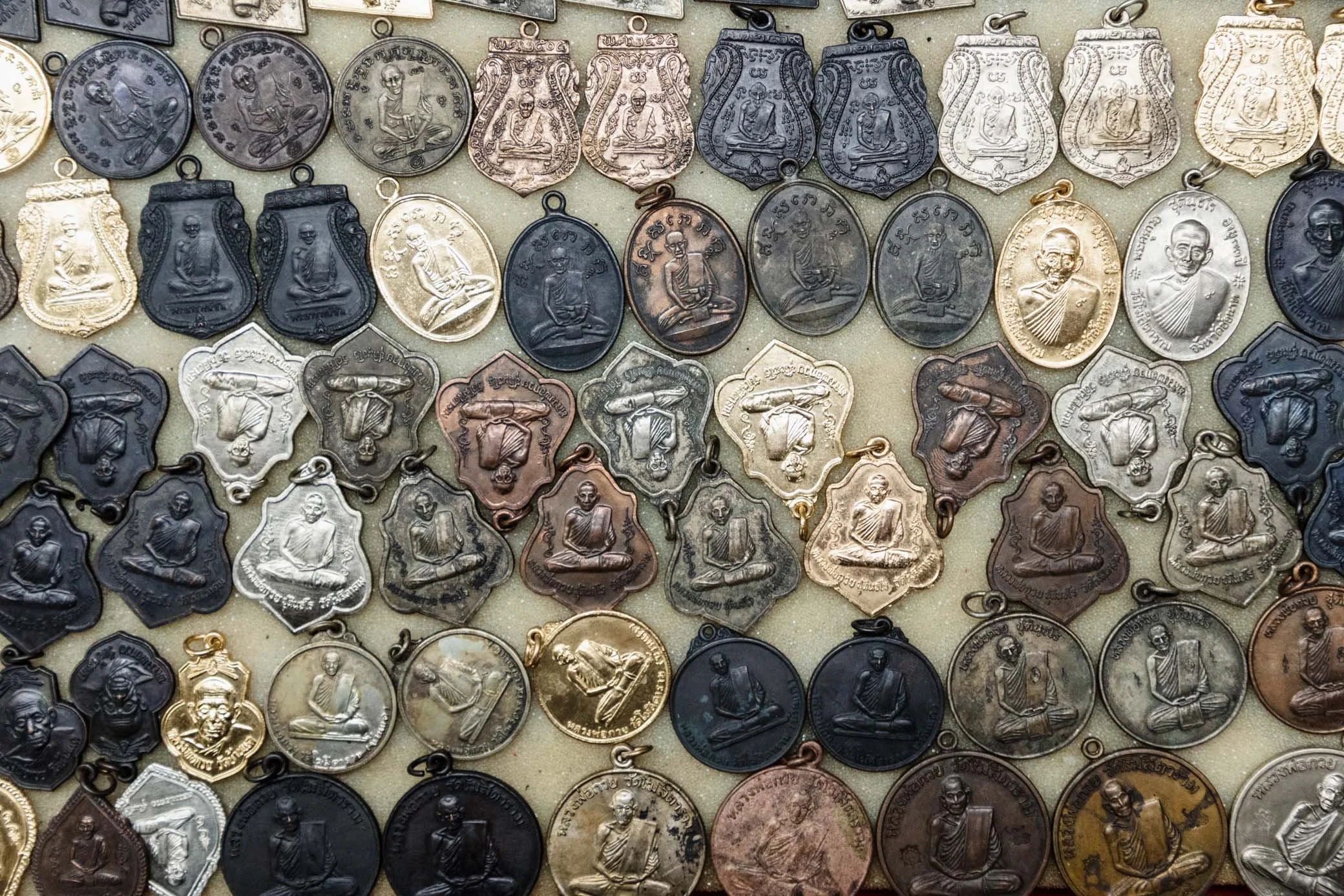 Mercado dos Amuletos de Bangkok: Como é - Eduardo & Mônica