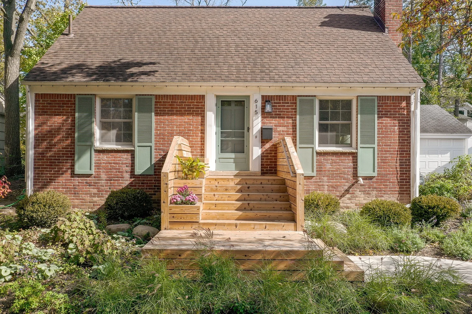 PORCH ON A PLINTH — In Parallel Architects + Builders