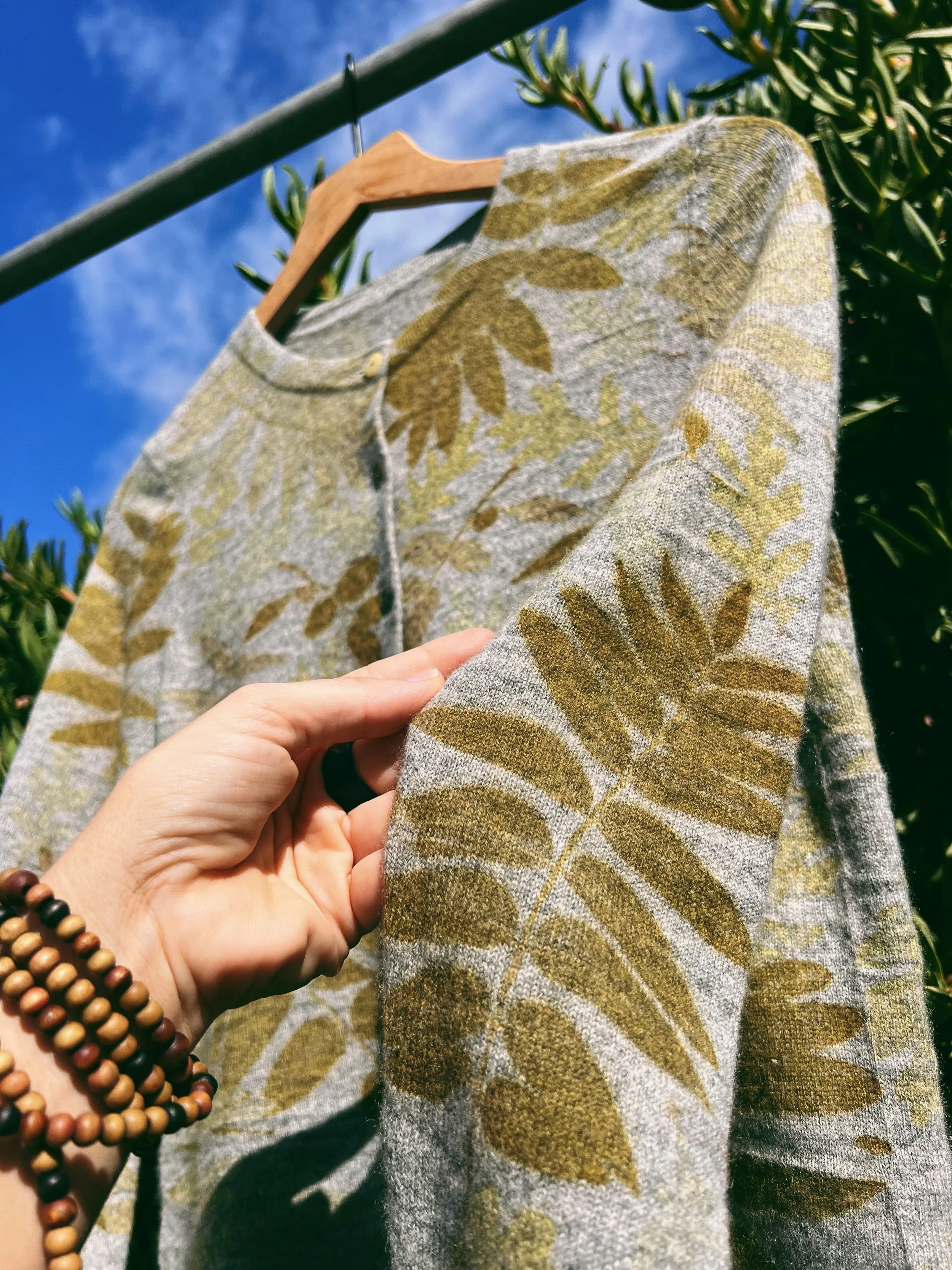 *New* Printing with Leaves- Fabric, Garments, Socks & More! Tutorial ...
