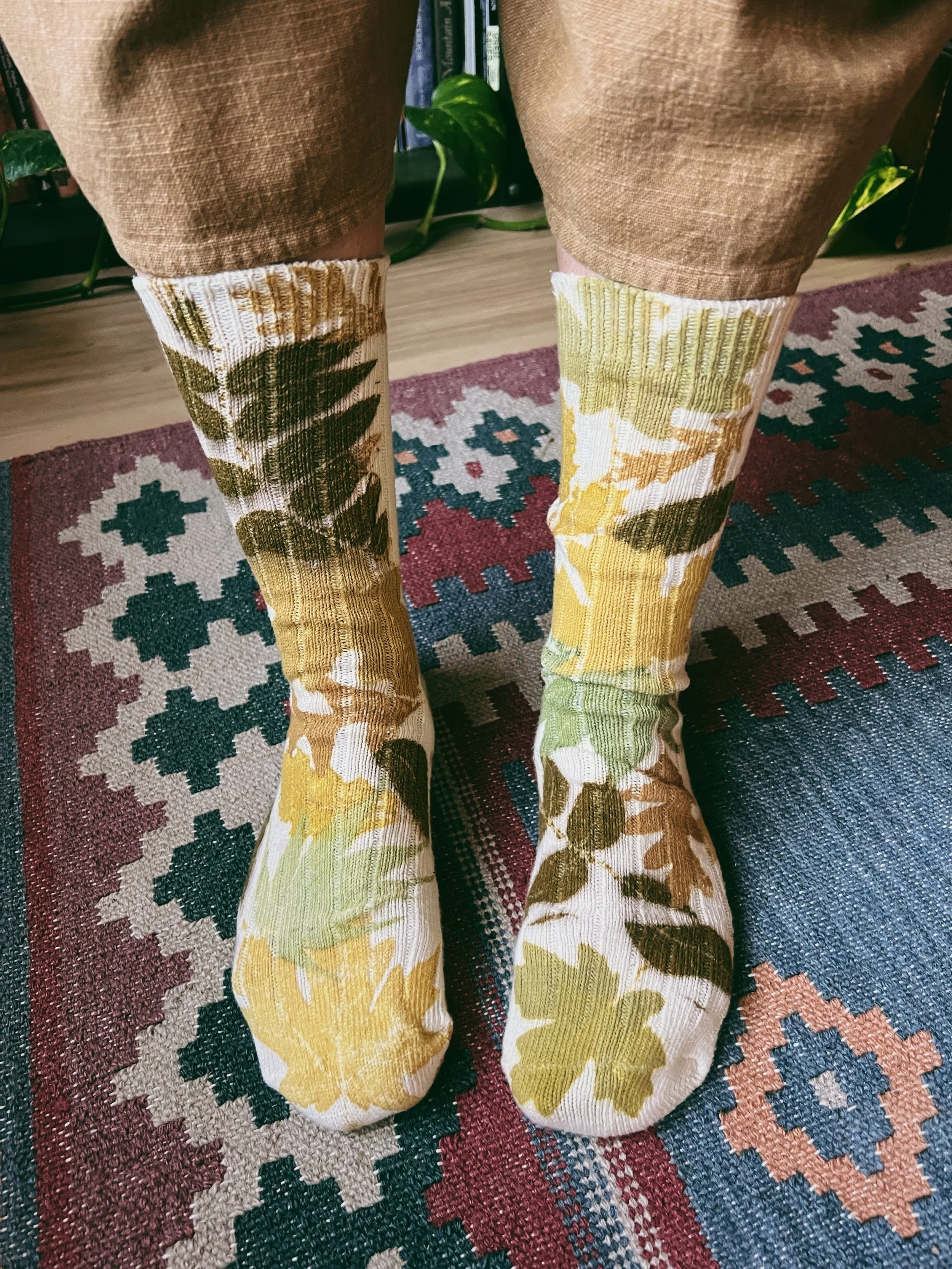 *New* Printing with Leaves- Fabric, Garments, Socks & More! Tutorial ...