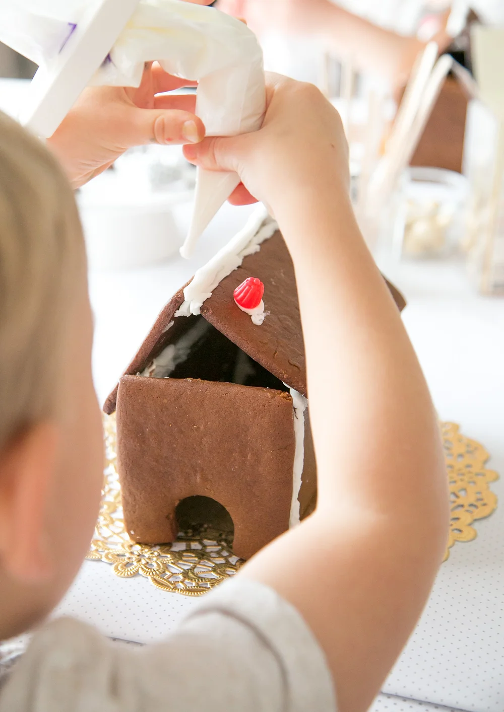 HOLIDAY FUN WITH KIDS: A GINGERBREAD HOUSE PARTY! — WINTER DAISY ...