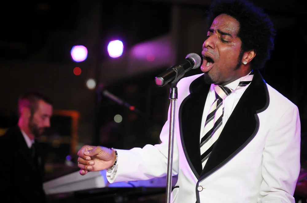 BOBBY AND THE ARISTOCATS - OFFICIAL SITE Official Site I Book #1 Party ...