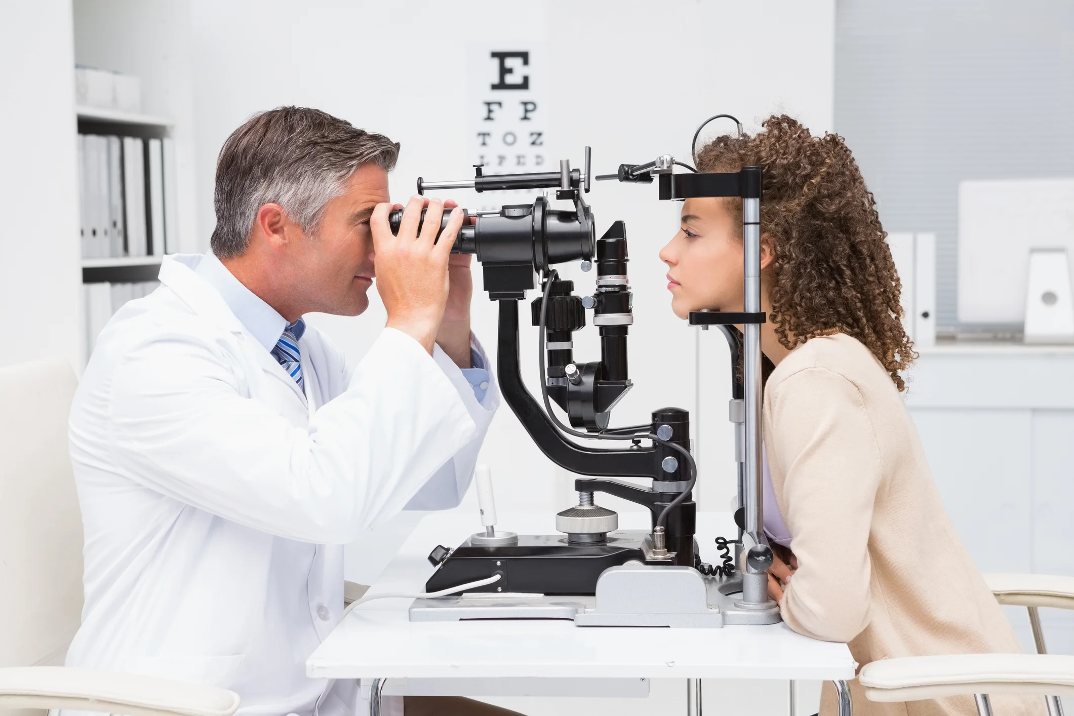 What s The Difference Between An Optician Optometrist And