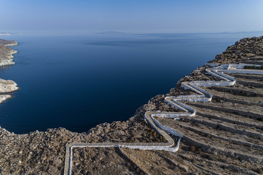 Gundari Folegandros — Room + Wild