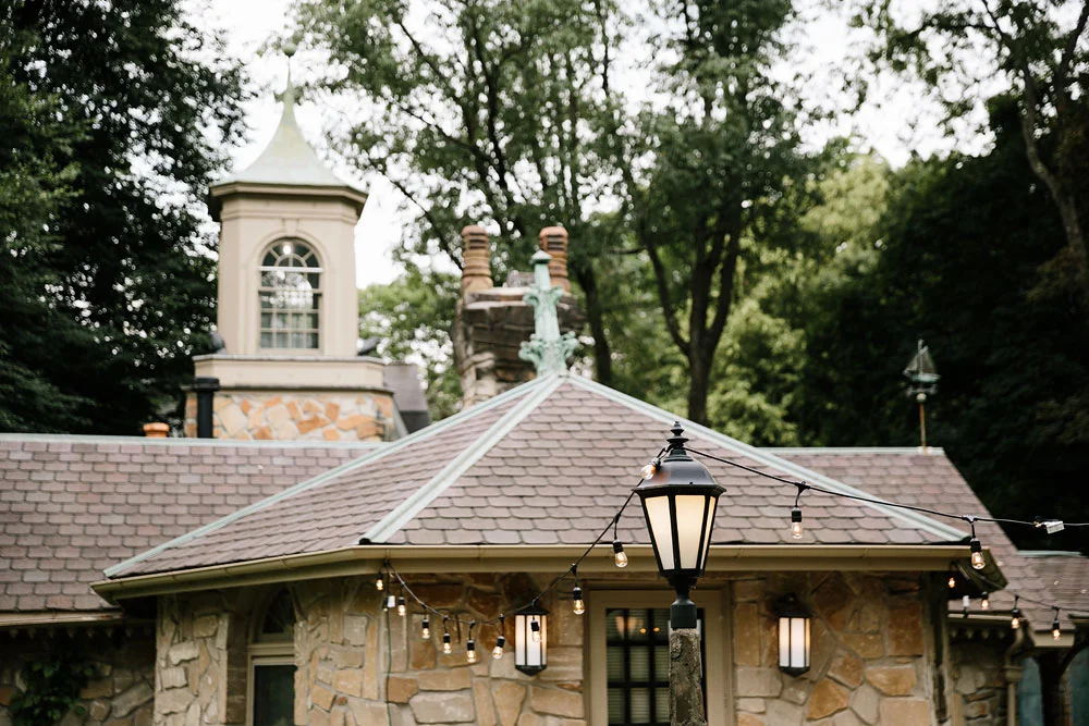 Chelsea + Ryan's Beautiful Rainy Wedding at Hines Hill Conference ...