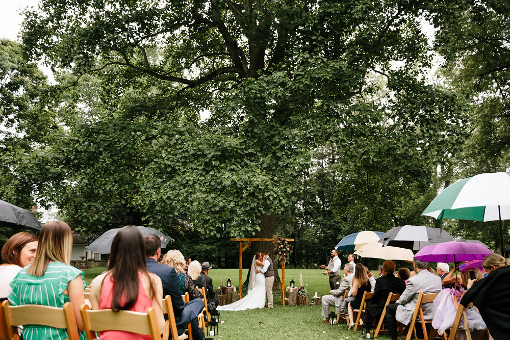 Chelsea + Ryan's Beautiful Rainy Wedding at Hines Hill Conference ...