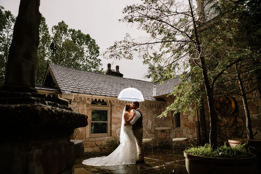 Chelsea + Ryan's Beautiful Rainy Wedding at Hines Hill Conference ...
