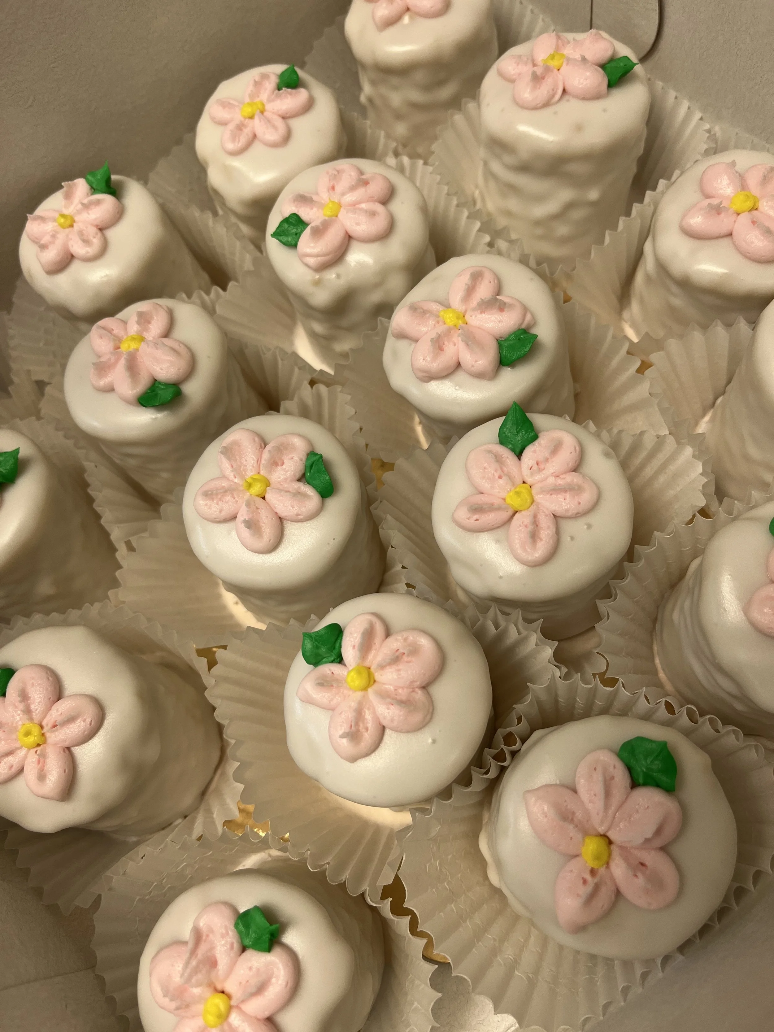 Custom Cakes — Edible Art Bakery & Desert Cafe | Anniversary Cake ...