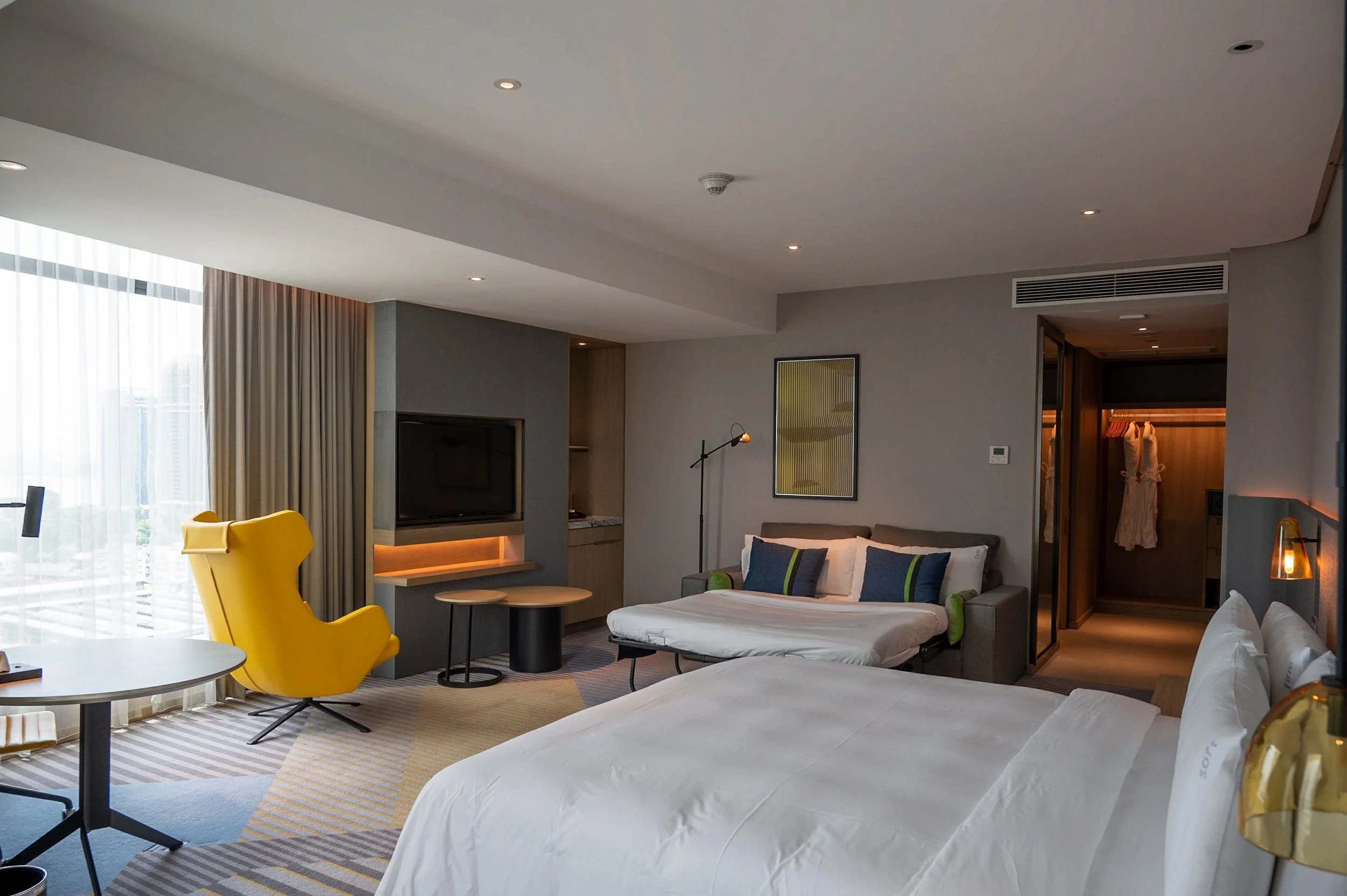 Hotel Review: Holiday Inn Johor Bahru City Centre (King Bed Suite Sea ...