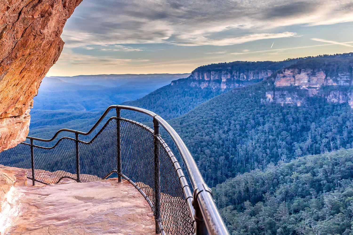 Waterfalls and sunsets at The Blue Mountains, Australia. — Geoff ...
