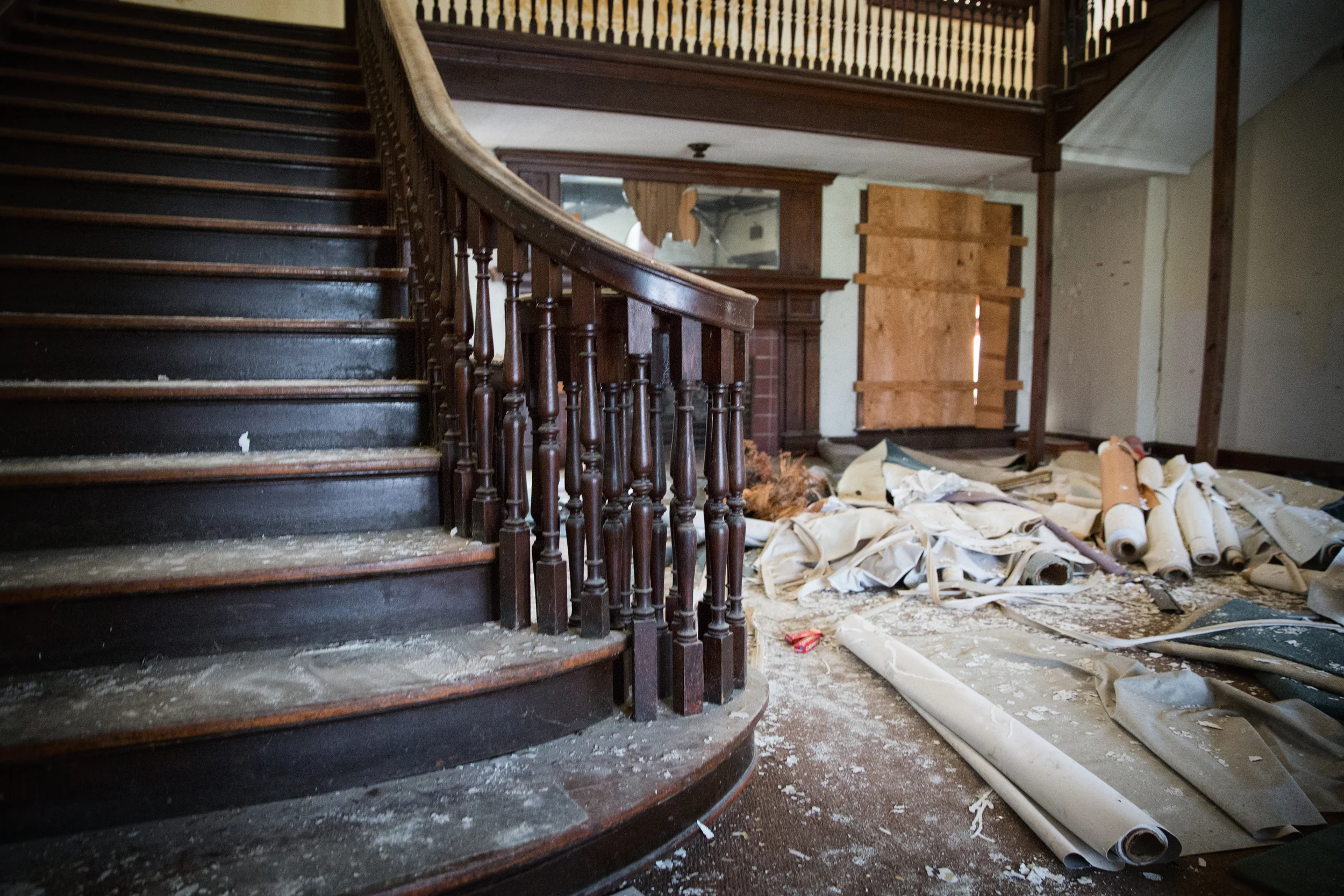 Empty Places: Waiting rooms for death — Small Town Big World